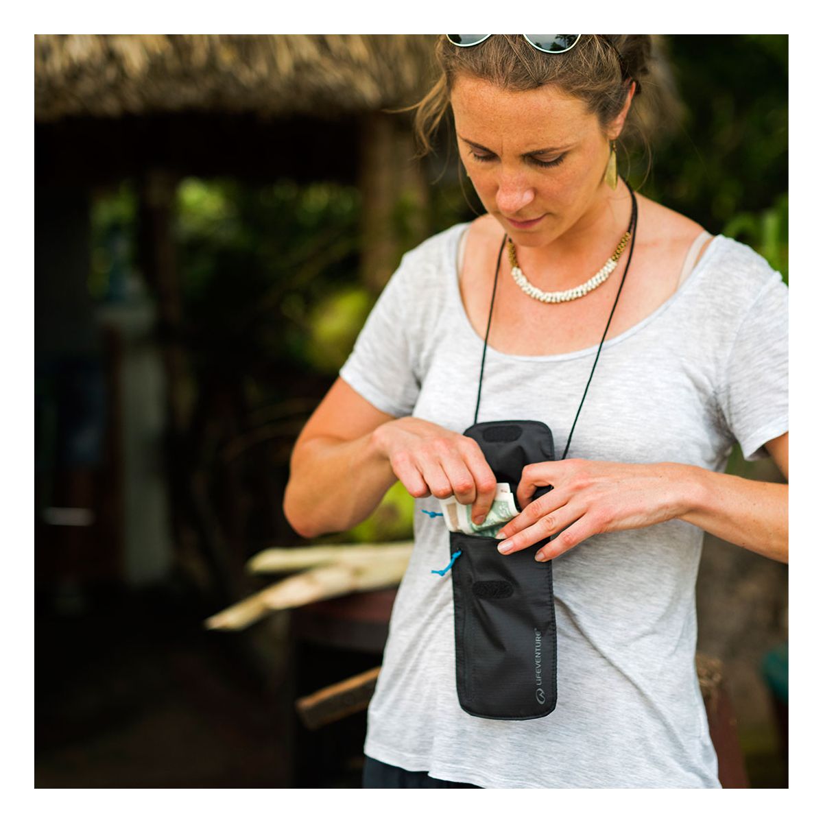 Paszportówka LIFEVENTURE HYDROSEAL BODY WALLET CHEST - Sklep Polarsport